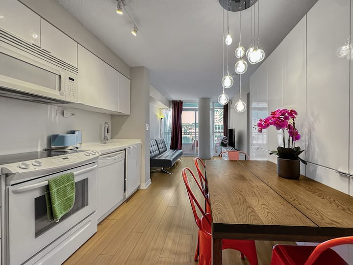 2 Bedrooms | 6min Walking >Cn Tower | Free Parking - Toronto