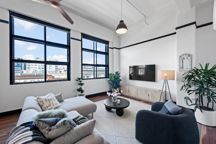 Spacious 2br + Car Park In Fortitude Valley - Brisbane