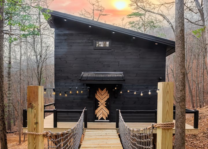 New! Treehouse Scandi Log Cabin *Pets*hike*retreat - Asheville