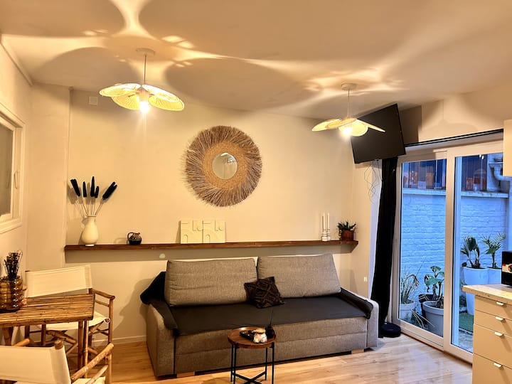 Les Thermes Du Beffroi, Avec Cour Privée - Calais