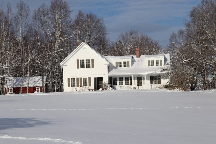 Peaceful Farmhouse- Gorgeous View! - Jericho Mountain State Park, Berlin