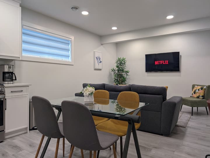 Modern 2 Bedroom Suite - 
10 Mins To Wem - Spruce Grove