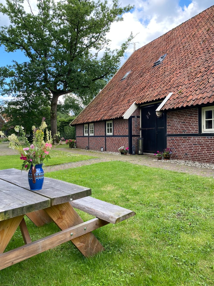 Boutique Lodge In Twente With Bathtub - Tubbergen