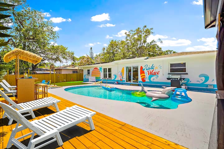 Tropical Heated Pool Beach House | Golf, Game Room - Clearwater Beach, FL