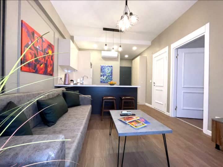 House With Balcony In Dowtown - Esentepe