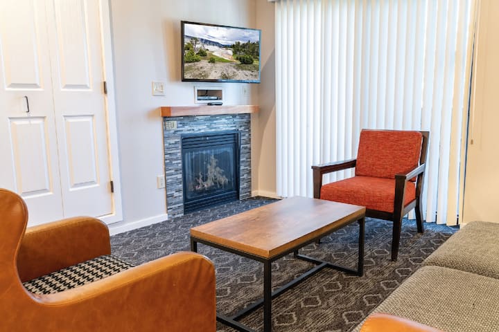 2br In Resort Near West Entrance, Pool, Hot Tub - West Yellowstone, MT