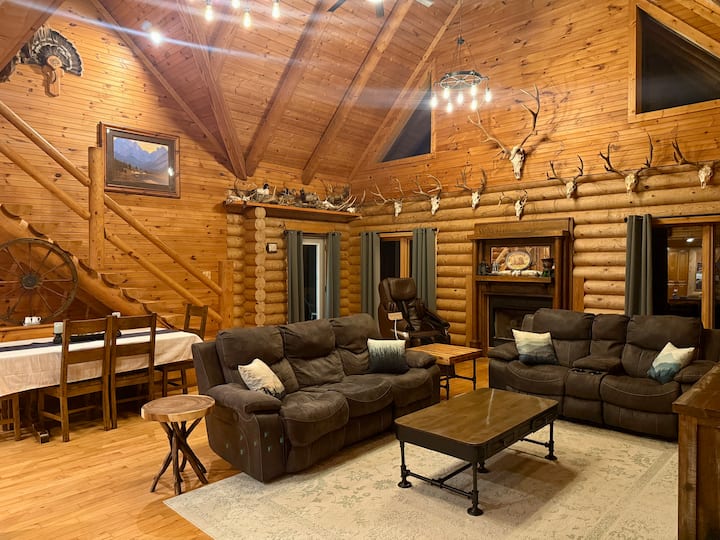 Peaceful Cabin On 6 Acres | Fire Pit & Private - Clarkesville, GA