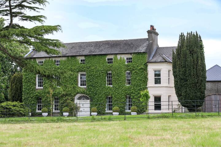 Summerhill House
Templemore/ Borrisoleigh - Thurles