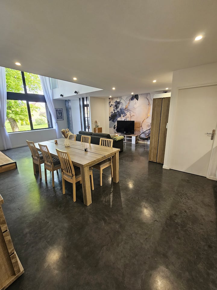 *Le Hangar Du Paradis* - Merville