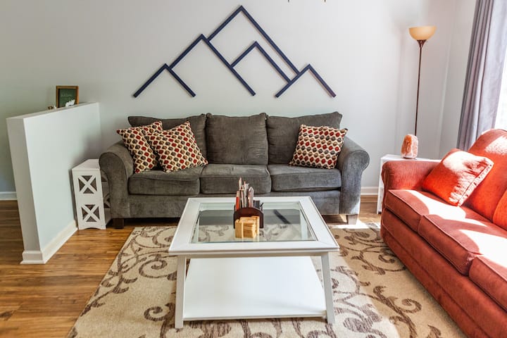 Red Fox Den - Cozy Mountain Getaway - Massanutten, VA