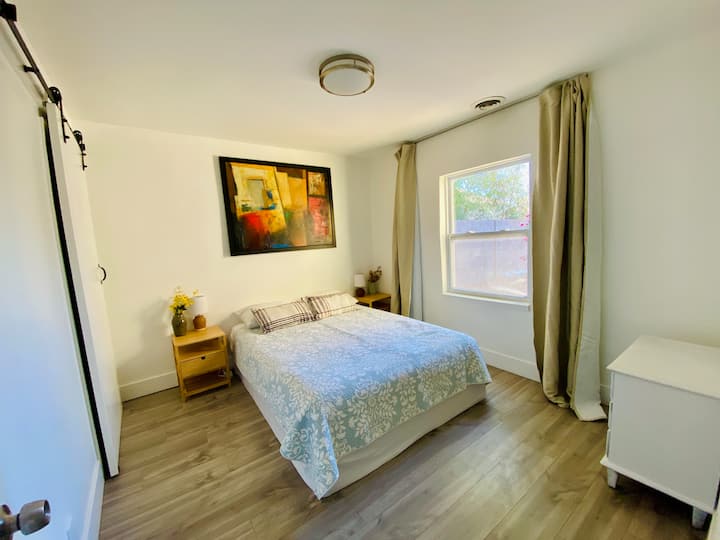 Cherry Red Door Cottage - Phoenix, AZ