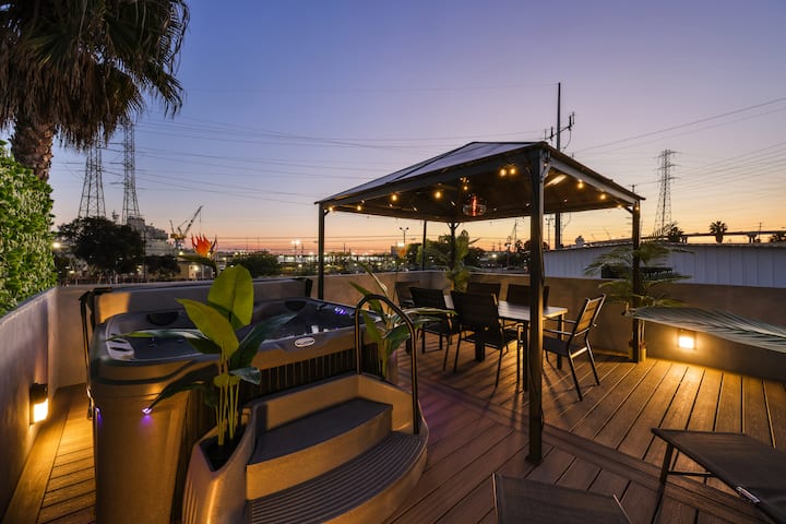 Renovated Apartment + Hot Tub Near Downtown - San Diego