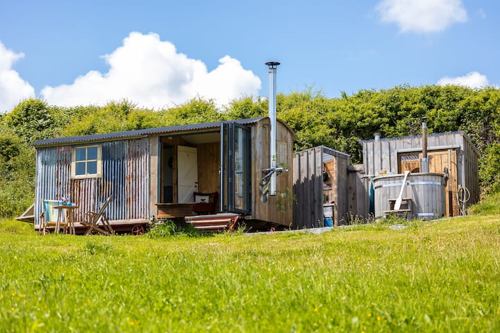 Sandtop Hut At Becks Bay - Pembrokeshire