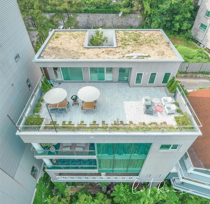 Entire Use Of 500m2, 3-story Villa With Ocean View - Busan