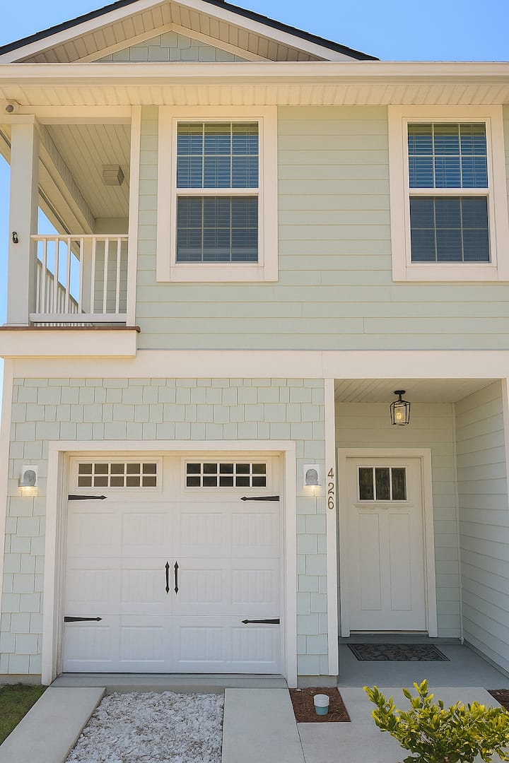 Beach, Dining & Shops Nearby | Pets Ok - Jacksonville Beach, FL