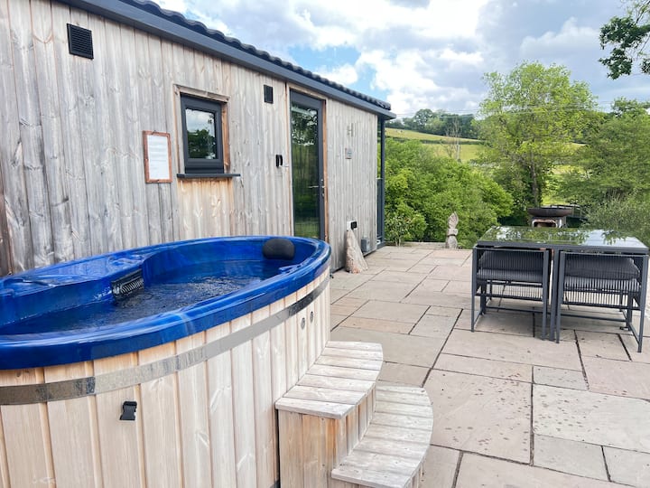 Bechan Retreats-the Woodpecker - Kerry