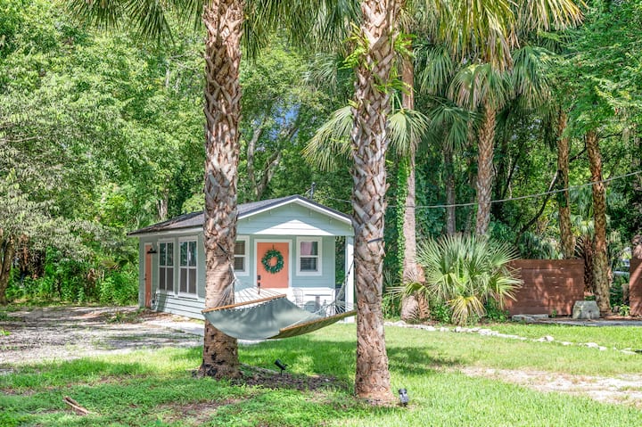 Palm Cottage Tiny House Hideaway - St. Augustine, FL
