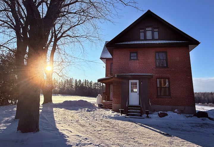 The Farmhouse At Fowlers Corners - Kawartha Lakes