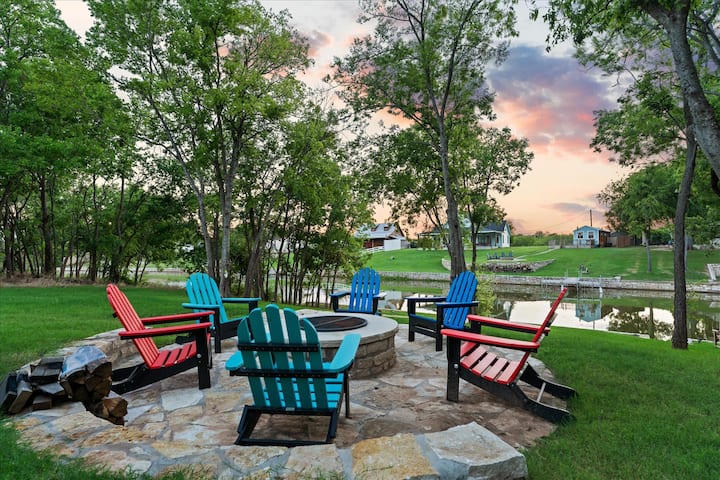 On The Lake! Guests Keep Coming Back! - Granbury, TX