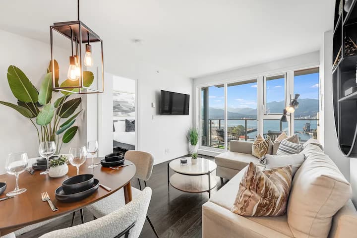 Mountain View Haven With Parking /2beds/ac - Vancouver
