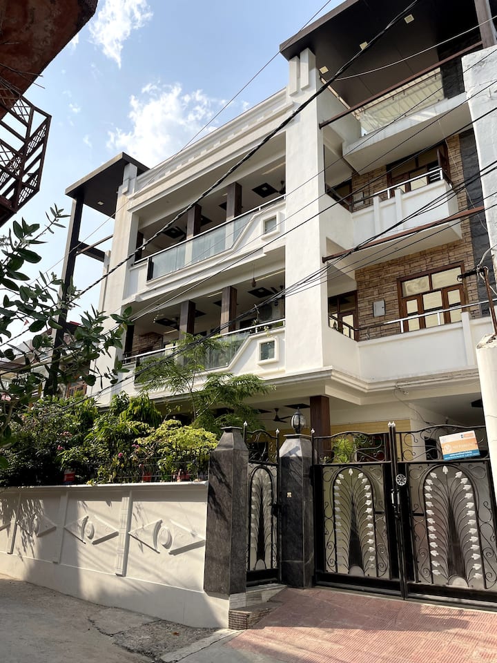 3.5-br W/ Mountain View • 5 Min Walk To Ganga - Rishikesh