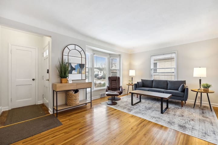 Cozy 2br Duplex Haven - Edina
