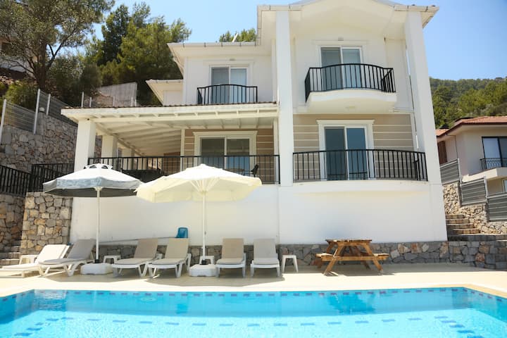 Havuzlu,3 Yatak Odalı Villa,plaja 2km - Sarıgerme