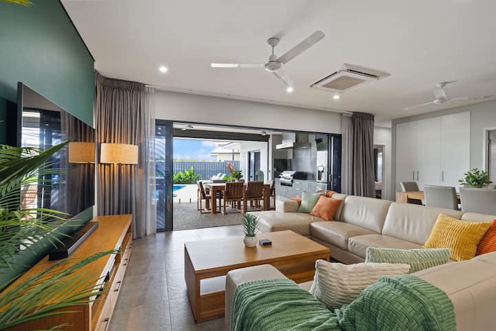 Luxury Retreat | Pool, Cinema & Alfresco Dining - Palmerston