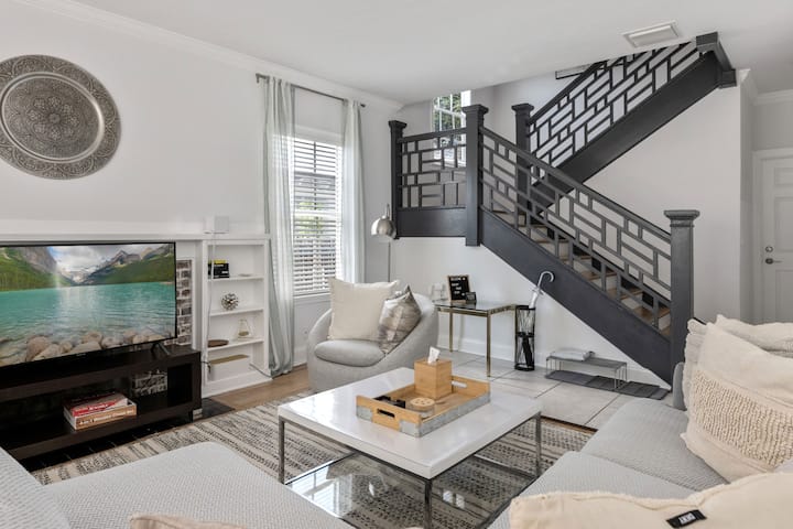 Stylish Retreat In Downtown Wpb, 5 Min To Airport - Palm Beach, FL