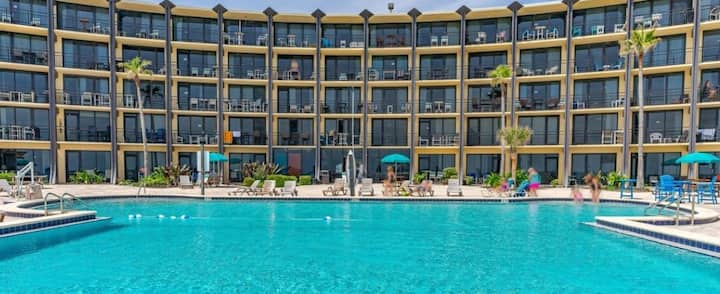 Breezes Studio On Daytona Beach - Daytona Beach Shores, FL