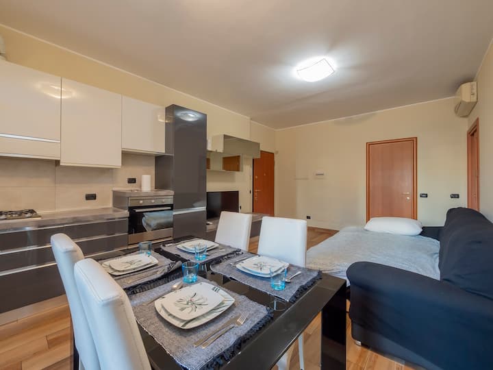 Prestigioso Appartamento In Zona Tortona - Milaan