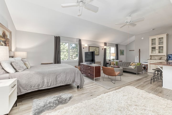Stylish Studio Suite On Shelter Island - Crescent Beach, Shelter Island