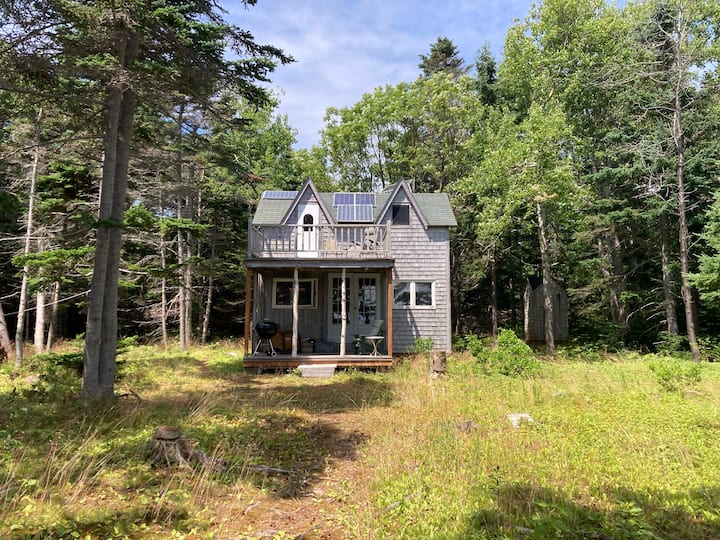 Seaside Solar Cabin Monthly - Prince Edward Island