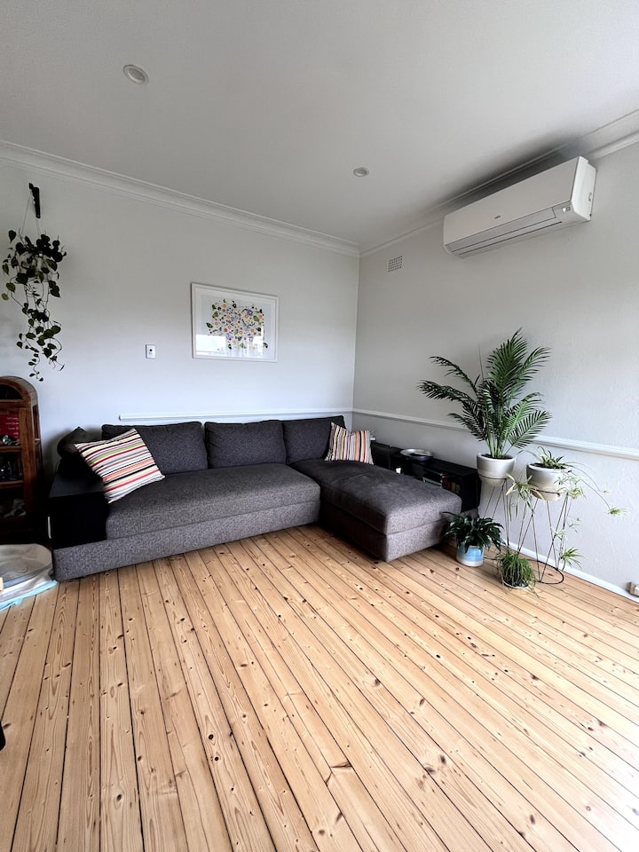 Bright & Sunny With Waterviews, Recently Renovated - Lewisham