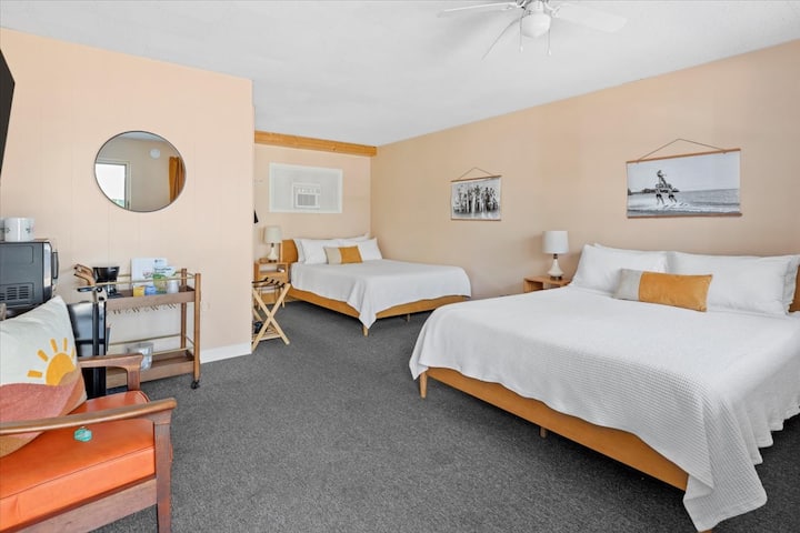 Motel Bear Lake | Classic Room With 2 Queen Beds - Arcadia, MI