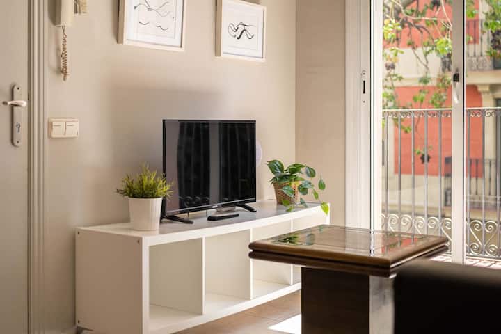 Cozy And Well-appointed Apartment - Barcelona