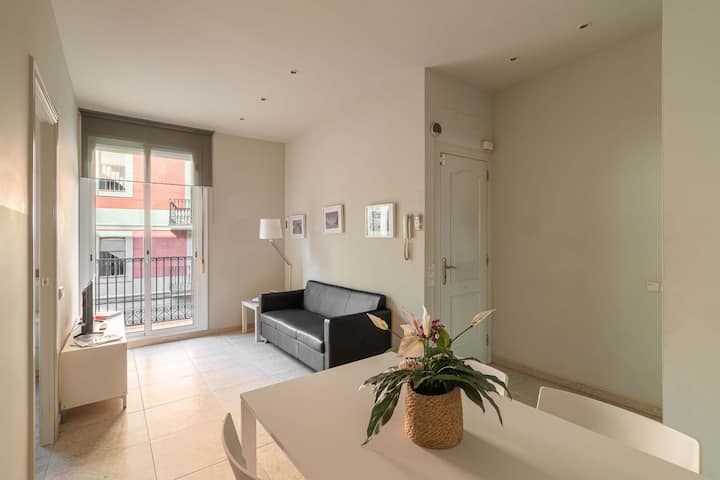 Bright Apartment With Balcony - La Floresta