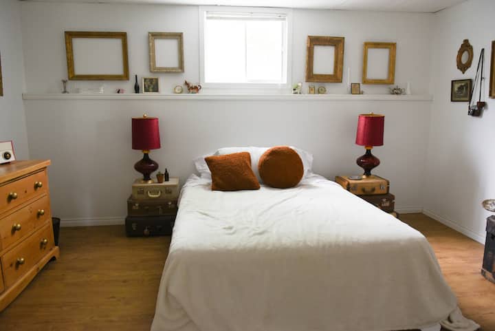 2br Walkout With Private Yard Near Pec - Prince Edward County