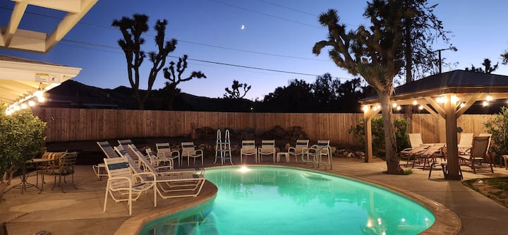 Family Getaway Desert Oasis With Pool & Yoga Room - Yucca Valley, CA