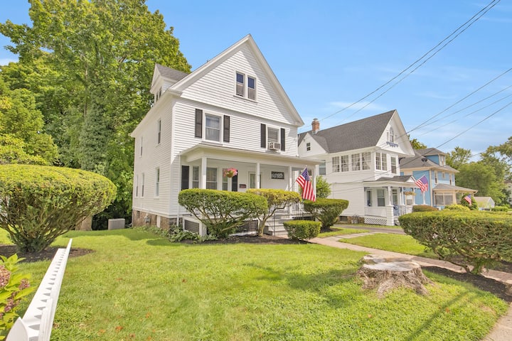 Charming New England Home In West Hartford Center - Hartford