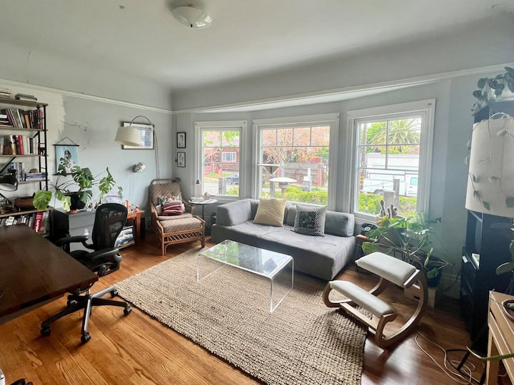 Beautiful North Oakland Home, With Cat (Read More) - Oakland, CA