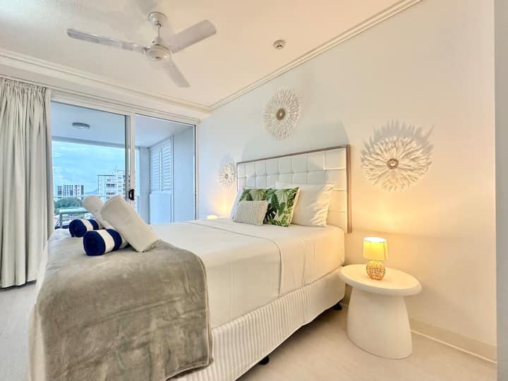Ocean View Studio ~ Pool, Balcony, Wifi - ケアンズ