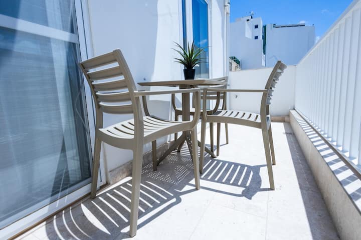 Modern 4th Floor Apartment, 120m To Promenade - Malta