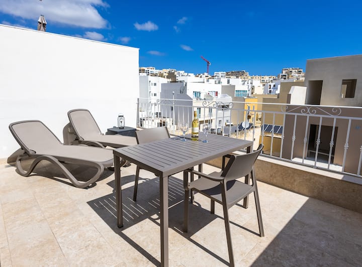 Terraced 1 Bdrm Penthouse Near Promenade - Malte
