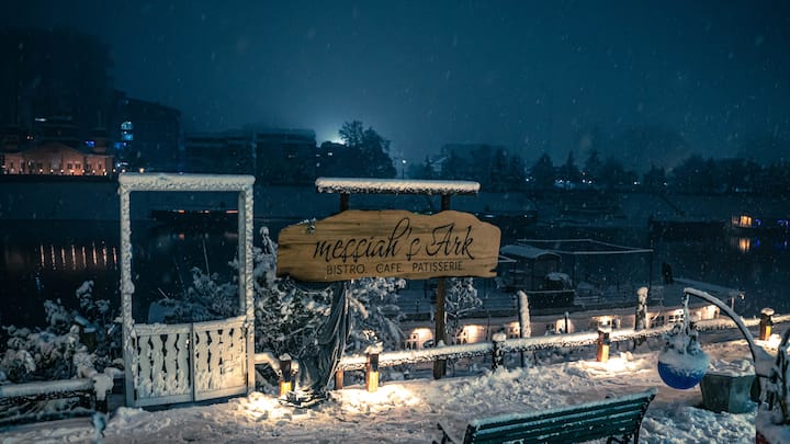 Messiah’s Ark - 2bhk Luxurious Boutique Houseboat - Srinagar