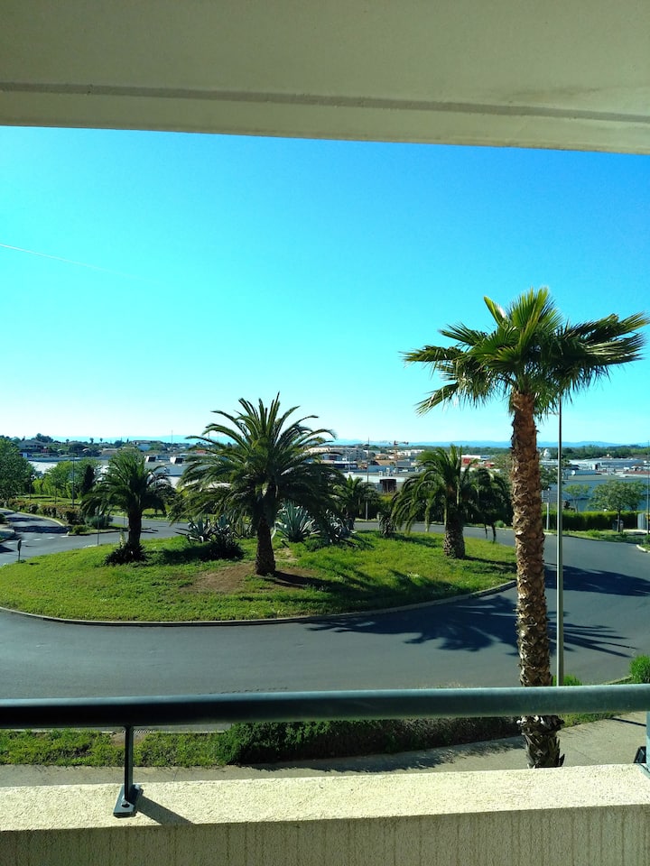 Studio Rdc. Calme. Grande Terrasse. Parking Privé. - Marseillan