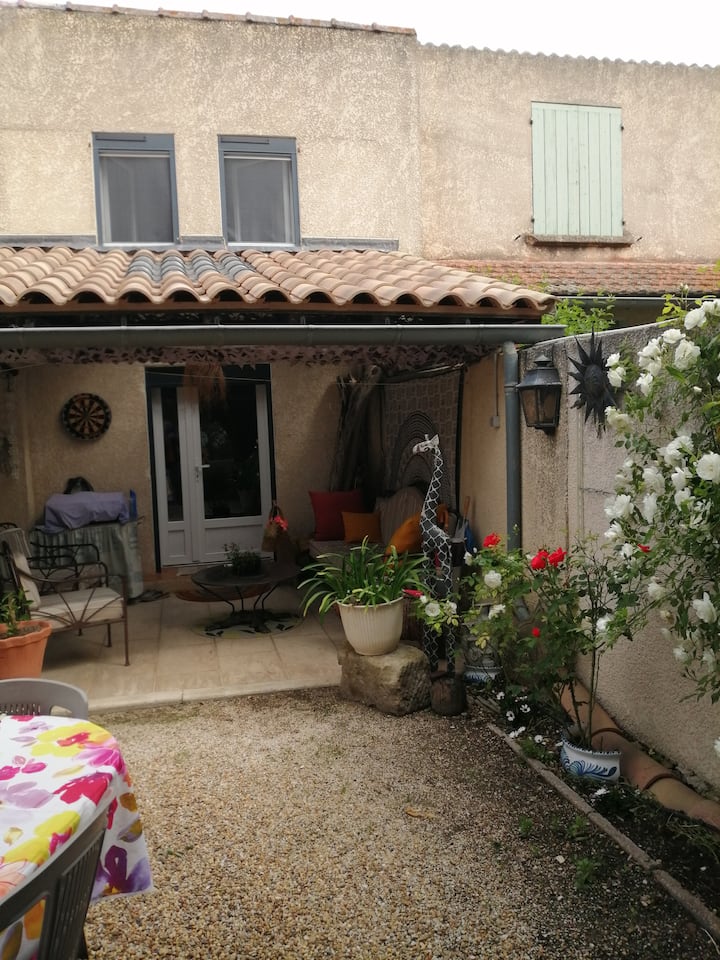 Chambre,salon,sdb
Cuisine
Terrasse
Parking
Privé. - Fontaine-de-Vaucluse