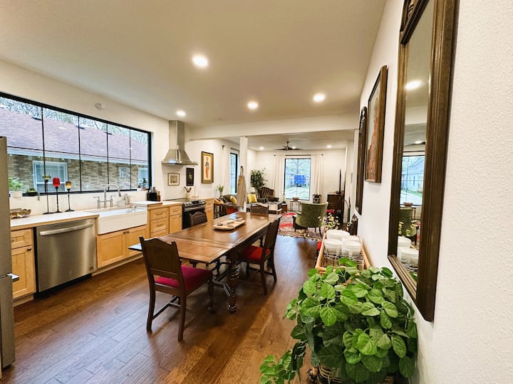 Downtown Sgf, 
Right By Msu! 
6 Bed-3 Bath - Springfield, MO