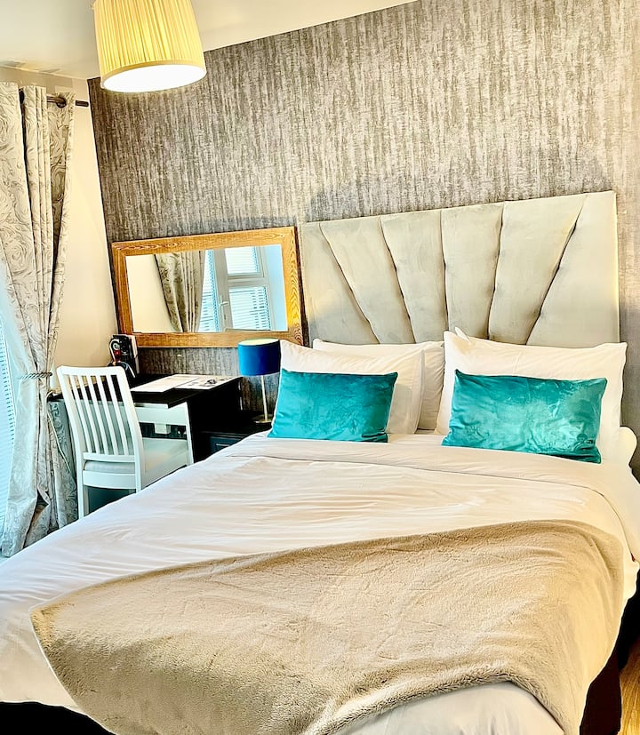 Stylish Double Room With Private En-suit Bathroom - Londra