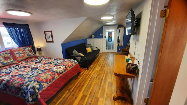 Guesthouse - Fort Laramie Loft - Guernsey, WY